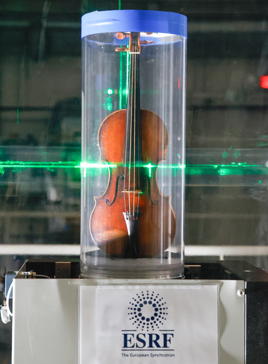 Paganini’s violin « Il Cannone » undergoes ESRF's X-ray analysis